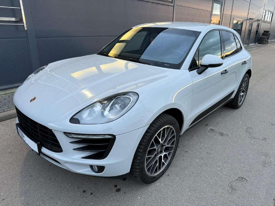 White Porsche Macan 2014 in Silute, with an engine capacity of 2.97 L and mileage of 193 thousand km for 21500 €, photo 3 on AUTOMOTO.COM.LV