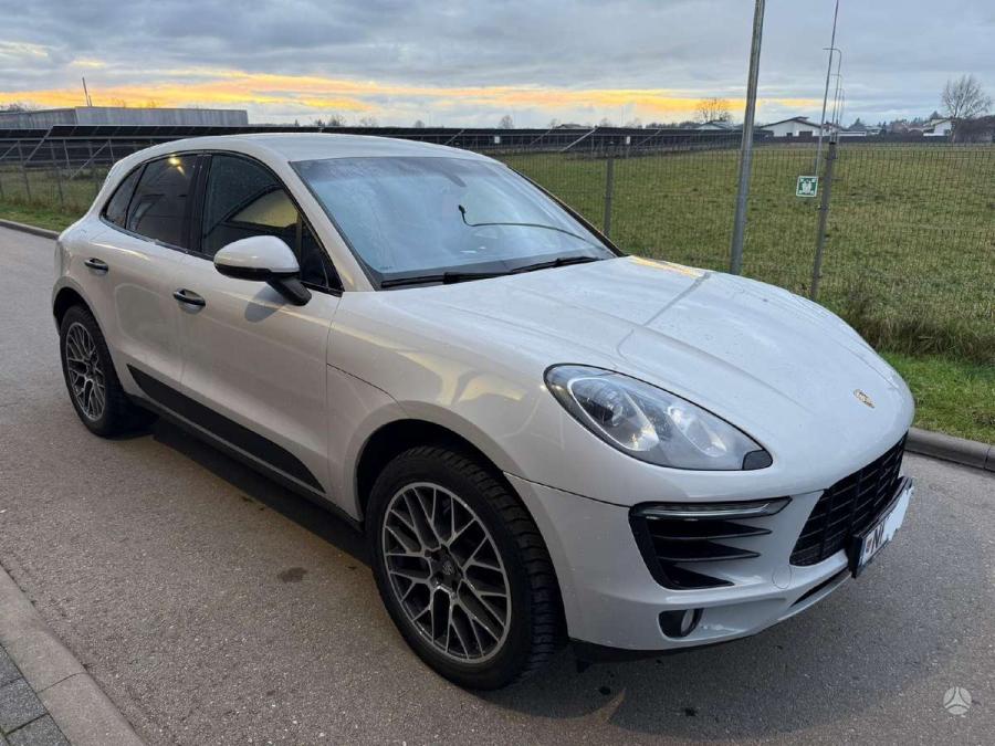White Porsche Macan 2014 in Silute, with an engine capacity of 2.97 L and mileage of 193 thousand km for 21500 €, photo 5 on AUTOMOTO.COM.LV