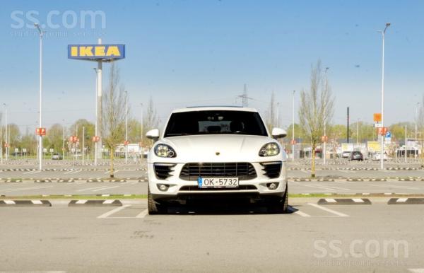 White Porsche Macan 2014 in Riga, with an engine capacity of 3.00 L and mileage of 295 thousand km for 17990 €, photo 3 on AUTOMOTO.COM.LV