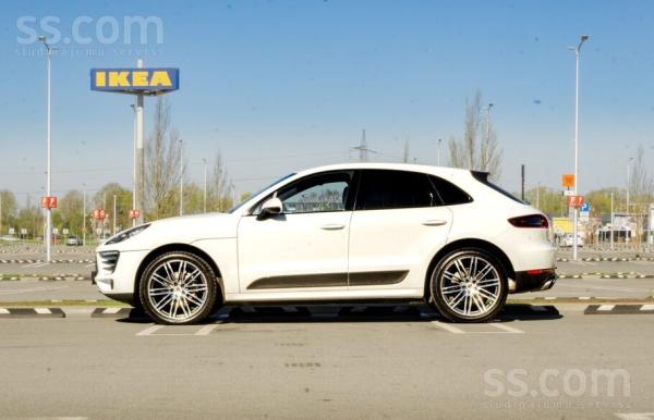 White Porsche Macan 2014 in Riga, with an engine capacity of 3.00 L and mileage of 295 thousand km for 17990 €, photo 4 on AUTOMOTO.COM.LV