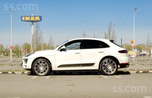 White Porsche Macan 2014 in Riga, with an engine capacity of 3.00 L and mileage of 295 thousand km for 17990 €, photo 5 on AUTOMOTO.COM.LV