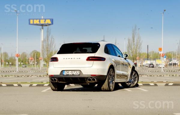 White Porsche Macan 2014 in Riga, with an engine capacity of 3.00 L and mileage of 295 thousand km for 17990 €, photo 5 on AUTOMOTO.COM.LV