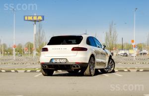 White Porsche Macan 2014 in Riga, with an engine capacity of 3.00 L and mileage of 295 thousand km for 17990 €, photo 6 on AUTOMOTO.COM.LV