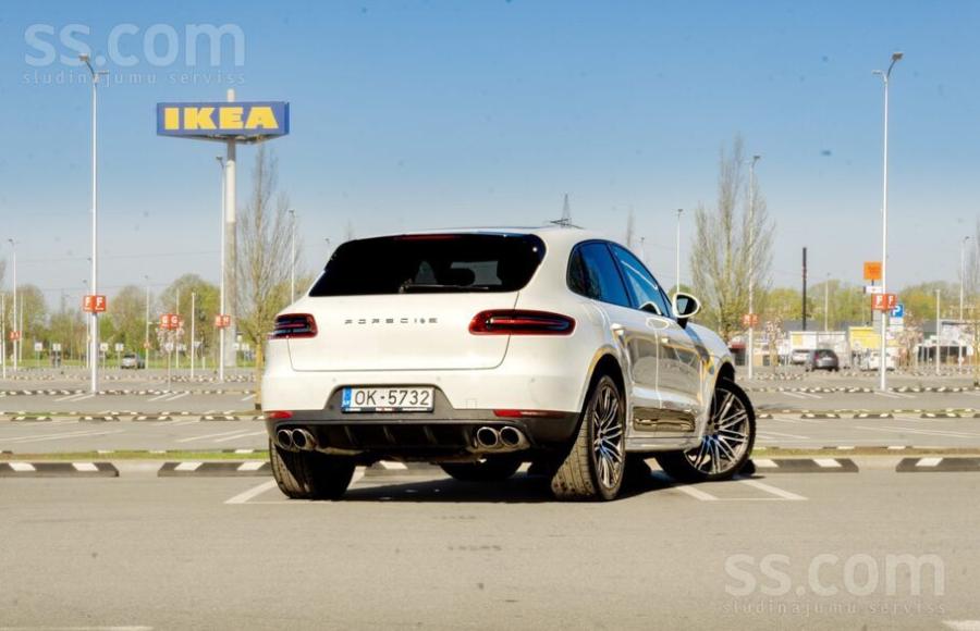 White Porsche Macan 2014 in Riga, with an engine capacity of 3.00 L and mileage of 295 thousand km for 17990 €, photo 6 on AUTOMOTO.COM.LV