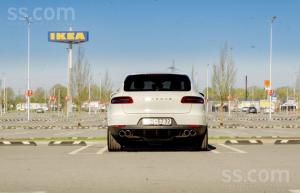 White Porsche Macan 2014 in Riga, with an engine capacity of 3.00 L and mileage of 295 thousand km for 17990 €, photo 7 on AUTOMOTO.COM.LV