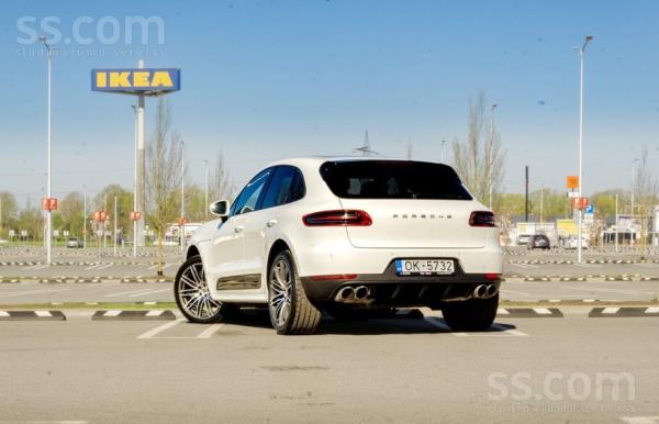 White Porsche Macan 2014 in Riga, with an engine capacity of 3.00 L and mileage of 295 thousand km for 17990 €, photo 7 on AUTOMOTO.COM.LV