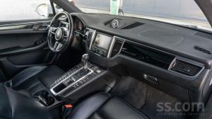 White Porsche Macan 2014 in Riga, with an engine capacity of 3.00 L and mileage of 295 thousand km for 17990 €, photo 11 on AUTOMOTO.COM.LV