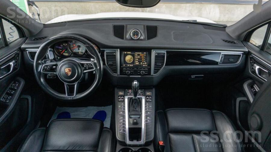 White Porsche Macan 2014 in Riga, with an engine capacity of 3.00 L and mileage of 295 thousand km for 17990 €, photo 12 on AUTOMOTO.COM.LV