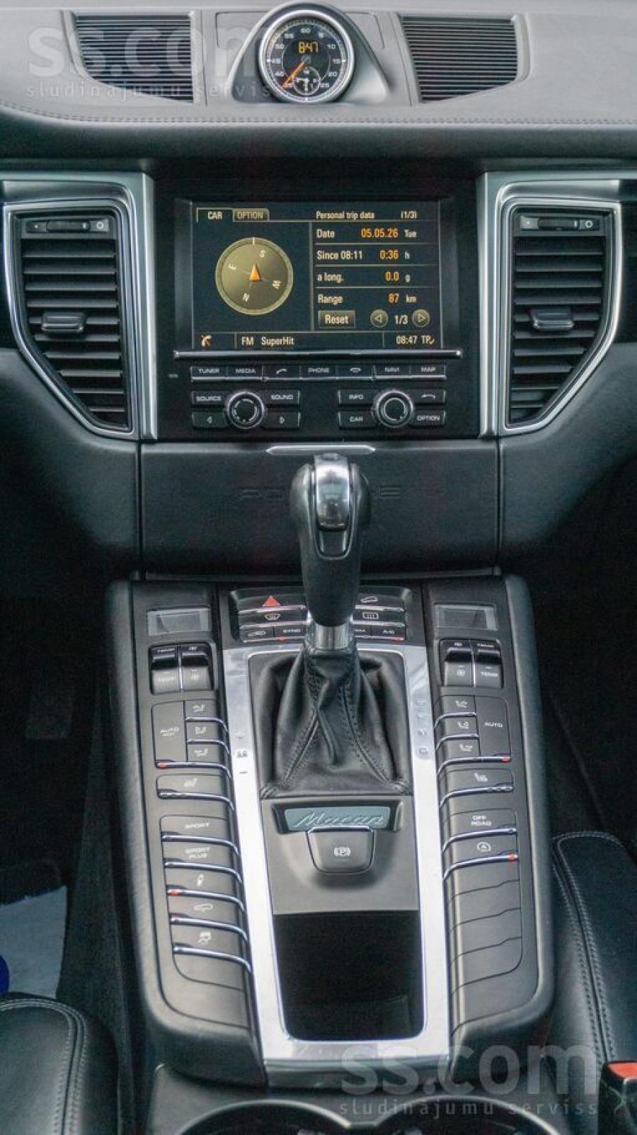 White Porsche Macan 2014 in Riga, with an engine capacity of 3.00 L and mileage of 295 thousand km for 17990 €, photo 13 on AUTOMOTO.COM.LV