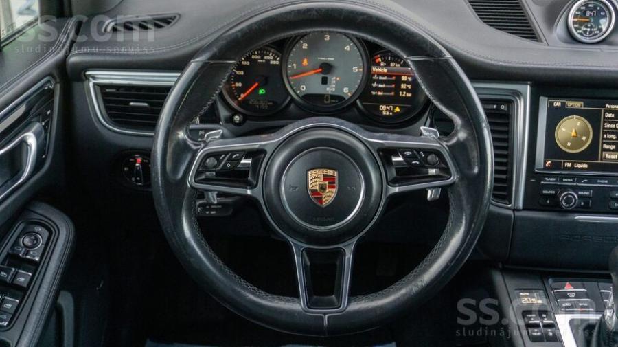 White Porsche Macan 2014 in Riga, with an engine capacity of 3.00 L and mileage of 295 thousand km for 17990 €, photo 14 on AUTOMOTO.COM.LV