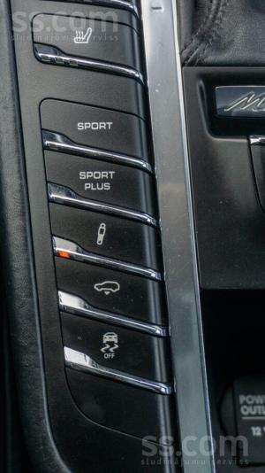 White Porsche Macan 2014 in Riga, with an engine capacity of 3.00 L and mileage of 295 thousand km for 17990 €, photo 16 on AUTOMOTO.COM.LV