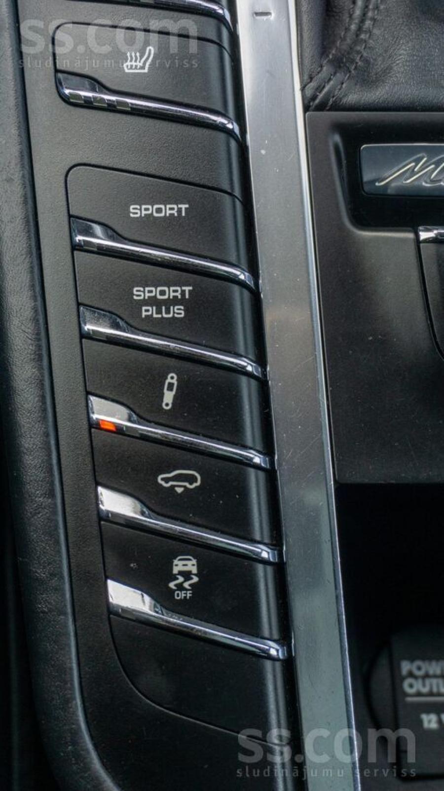 White Porsche Macan 2014 in Riga, with an engine capacity of 3.00 L and mileage of 295 thousand km for 17990 €, photo 16 on AUTOMOTO.COM.LV