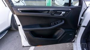 White Porsche Macan 2014 in Riga, with an engine capacity of 3.00 L and mileage of 295 thousand km for 17990 €, photo 23 on AUTOMOTO.COM.LV