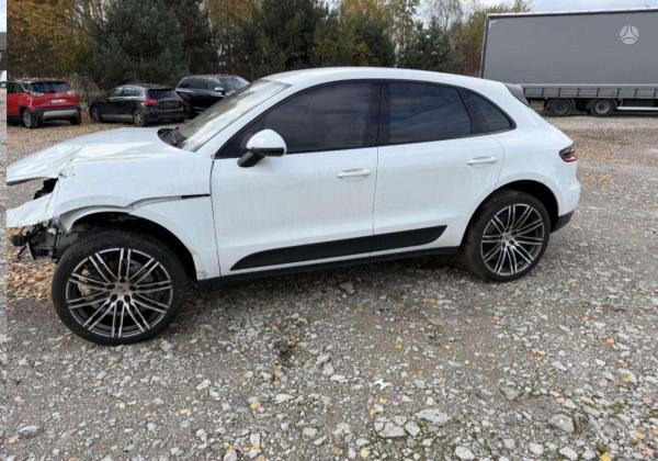 Balts Porsche Macan 2015 Kauņa, ar dzinēja tilpumu 2.97 L un nobraukumu 118 tūkst. km par 10900 €, foto 7 vietnē AUTOMOTO.COM.LV