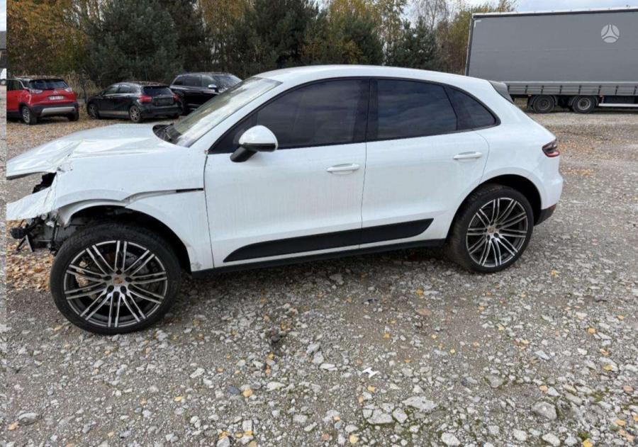 Balts Porsche Macan 2015 Kauņa, ar dzinēja tilpumu 2.97 L un nobraukumu 118 tūkst. km par 10900 €, foto 7 vietnē AUTOMOTO.COM.LV