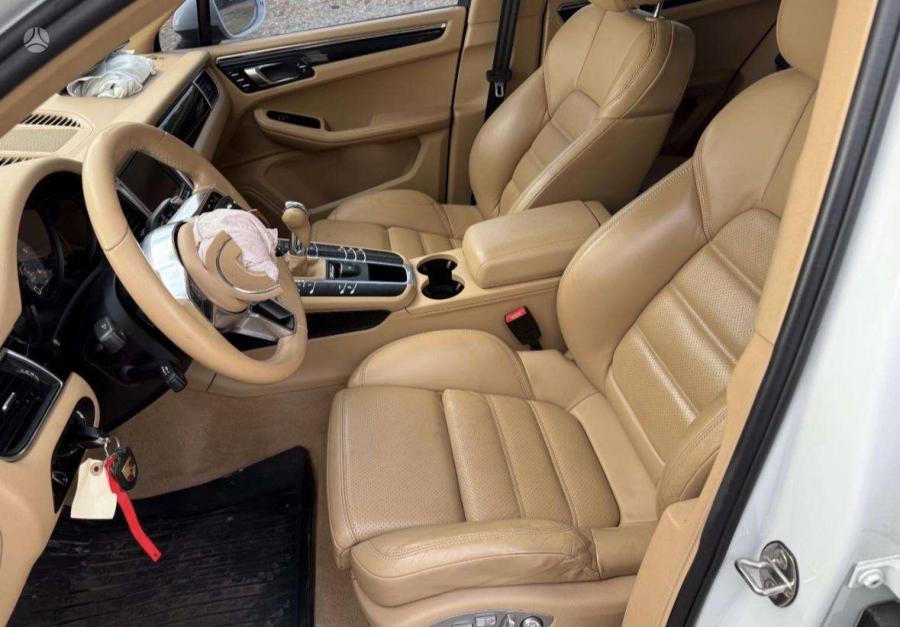 Balts Porsche Macan 2015 Kauņa, ar dzinēja tilpumu 2.97 L un nobraukumu 118 tūkst. km par 10900 €, foto 9 vietnē AUTOMOTO.COM.LV