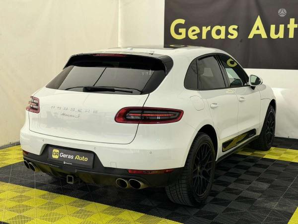 White Porsche Macan 2015 in Vilnius, with an engine capacity of 3.00 L and mileage of 69 thousand km for 25690 €, photo 4 on AUTOMOTO.COM.LV