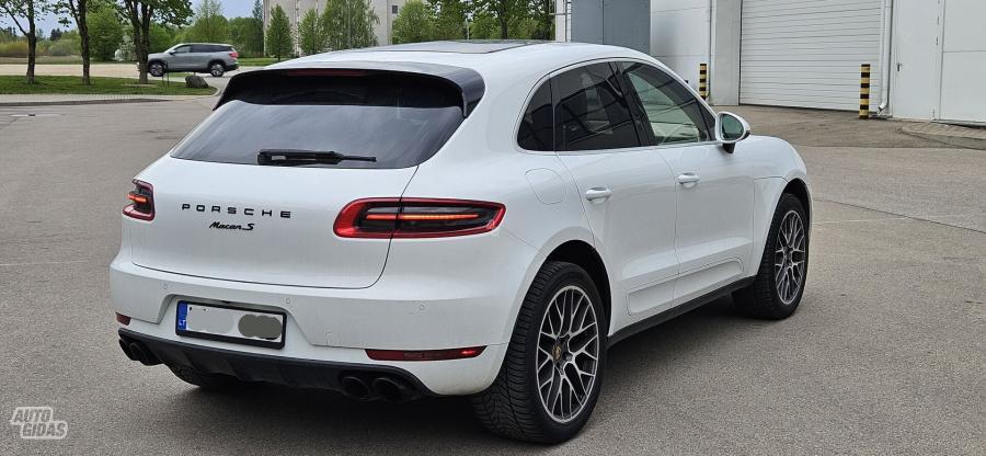 White Porsche Macan 2015 in Kaunas, with an engine capacity of 3.00 L and mileage of 315 thousand km for 16500 €, photo 4 on AUTOMOTO.COM.LV