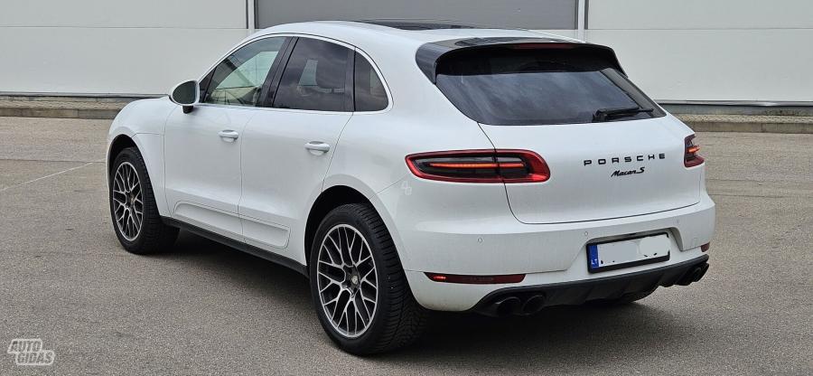 White Porsche Macan 2015 in Kaunas, with an engine capacity of 3.00 L and mileage of 315 thousand km for 16500 €, photo 5 on AUTOMOTO.COM.LV
