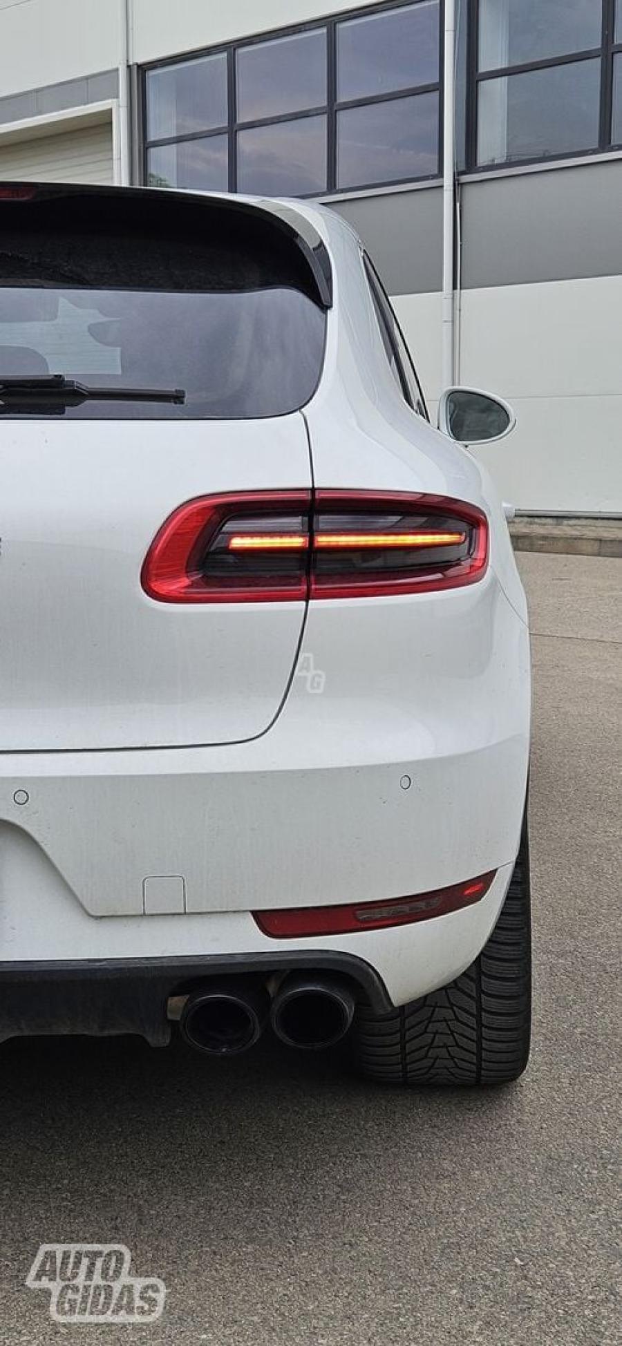 White Porsche Macan 2015 in Kaunas, with an engine capacity of 3.00 L and mileage of 315 thousand km for 16500 €, photo 6 on AUTOMOTO.COM.LV