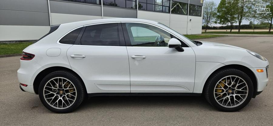 White Porsche Macan 2015 in Kaunas, with an engine capacity of 3.00 L and mileage of 315 thousand km for 16500 €, photo 9 on AUTOMOTO.COM.LV