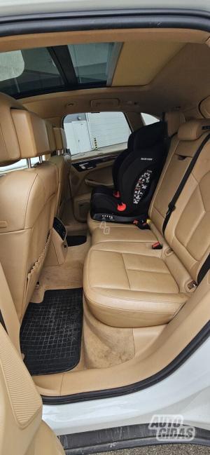 White Porsche Macan 2015 in Kaunas, with an engine capacity of 3.00 L and mileage of 315 thousand km for 16500 €, photo 11 on AUTOMOTO.COM.LV