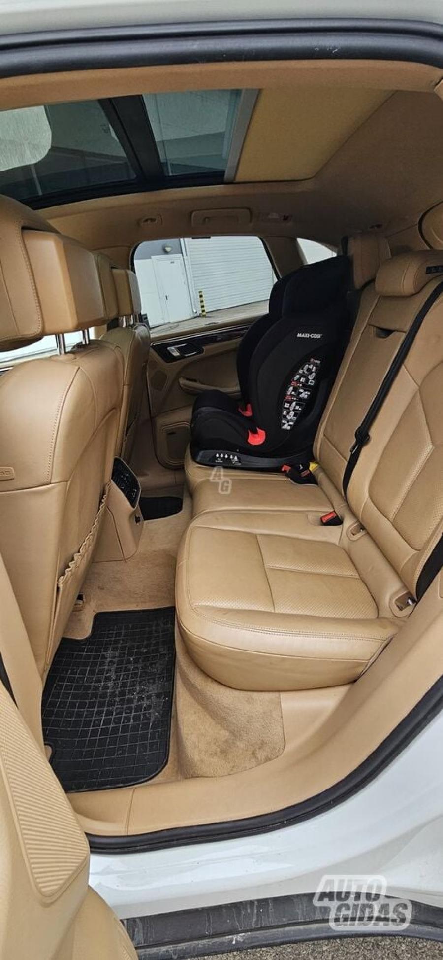 White Porsche Macan 2015 in Kaunas, with an engine capacity of 3.00 L and mileage of 315 thousand km for 16500 €, photo 11 on AUTOMOTO.COM.LV