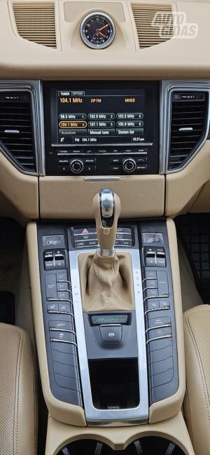 White Porsche Macan 2015 in Kaunas, with an engine capacity of 3.00 L and mileage of 315 thousand km for 16500 €, photo 14 on AUTOMOTO.COM.LV