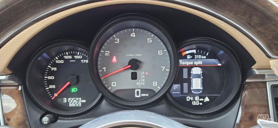 White Porsche Macan 2015 in Kaunas, with an engine capacity of 3.00 L and mileage of 315 thousand km for 16500 €, photo 17 on AUTOMOTO.COM.LV