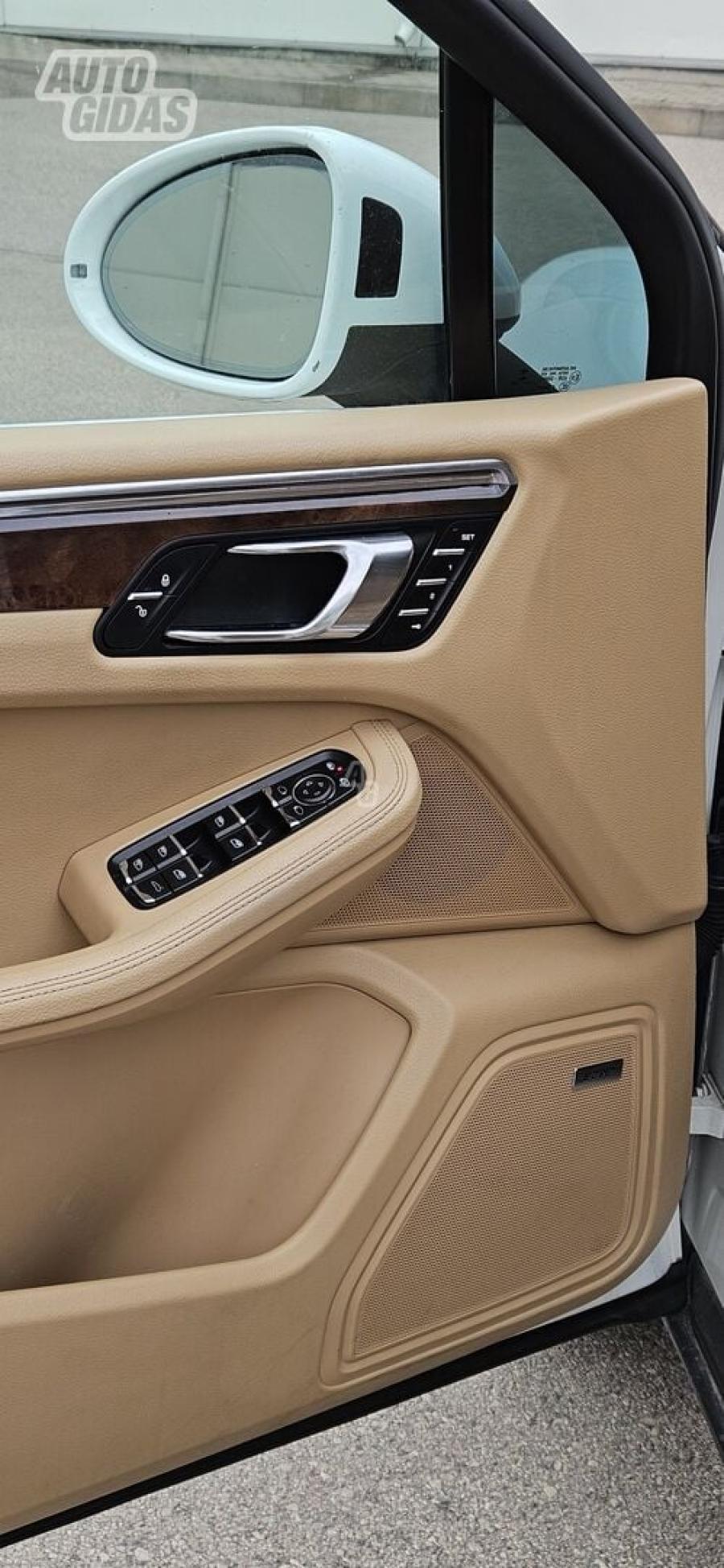White Porsche Macan 2015 in Kaunas, with an engine capacity of 3.00 L and mileage of 315 thousand km for 16500 €, photo 21 on AUTOMOTO.COM.LV