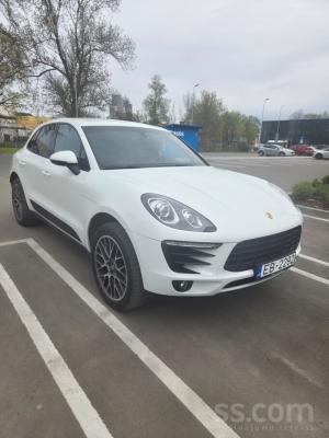 White Porsche Macan 2015 in Riga, with an engine capacity of 3.00 L and mileage of 200 thousand km for 25000 €, photo 3 on AUTOMOTO.COM.LV