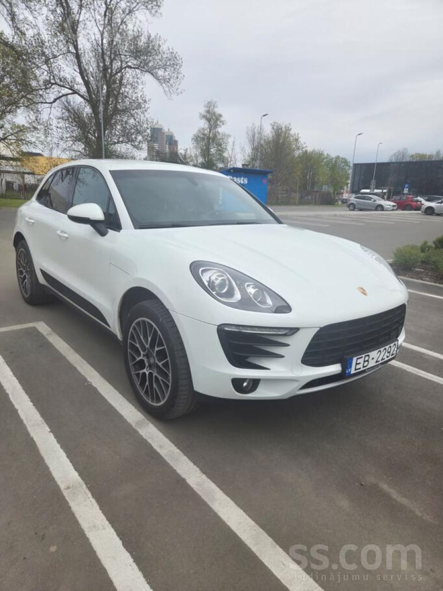 White Porsche Macan 2015 in Riga, with an engine capacity of 3.00 L and mileage of 200 thousand km for 25000 €, photo 3 on AUTOMOTO.COM.LV