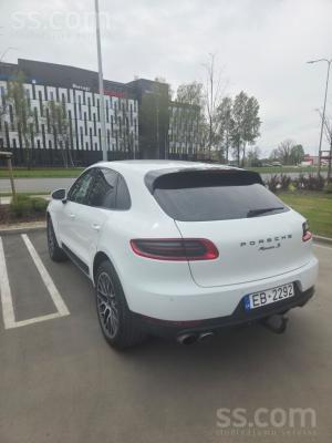 White Porsche Macan 2015 in Riga, with an engine capacity of 3.00 L and mileage of 200 thousand km for 25000 €, photo 4 on AUTOMOTO.COM.LV