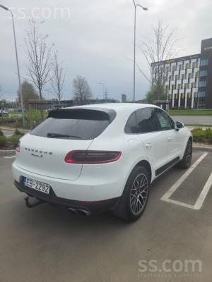 White Porsche Macan 2015 in Riga, with an engine capacity of 3.00 L and mileage of 200 thousand km for 25000 €, photo 5 on AUTOMOTO.COM.LV