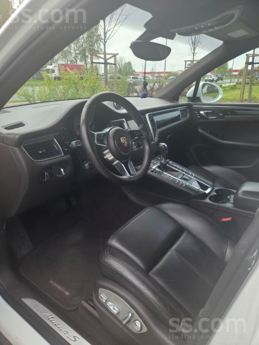 White Porsche Macan 2015 in Riga, with an engine capacity of 3.00 L and mileage of 200 thousand km for 25000 €, photo 6 on AUTOMOTO.COM.LV