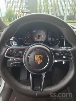 White Porsche Macan 2015 in Riga, with an engine capacity of 3.00 L and mileage of 200 thousand km for 25000 €, photo 9 on AUTOMOTO.COM.LV