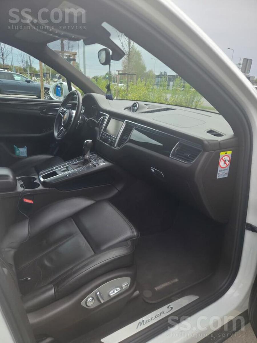 White Porsche Macan 2015 in Riga, with an engine capacity of 3.00 L and mileage of 200 thousand km for 25000 €, photo 10 on AUTOMOTO.COM.LV