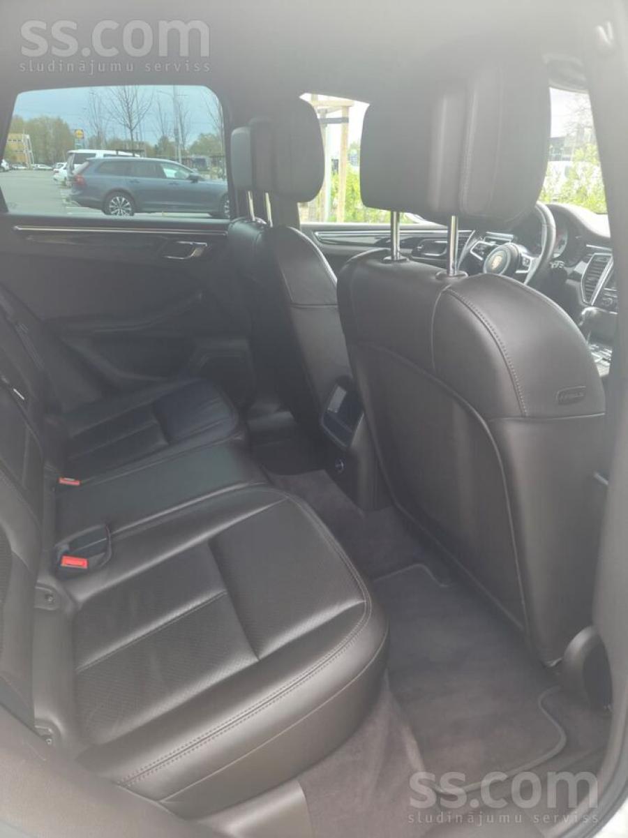 White Porsche Macan 2015 in Riga, with an engine capacity of 3.00 L and mileage of 200 thousand km for 25000 €, photo 11 on AUTOMOTO.COM.LV