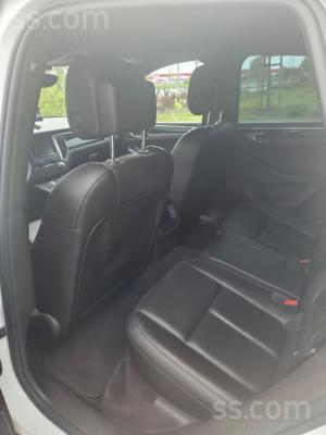 White Porsche Macan 2015 in Riga, with an engine capacity of 3.00 L and mileage of 200 thousand km for 25000 €, photo 12 on AUTOMOTO.COM.LV