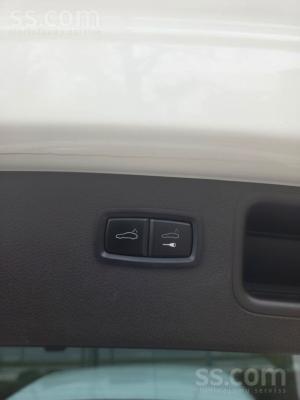 White Porsche Macan 2015 in Riga, with an engine capacity of 3.00 L and mileage of 200 thousand km for 25000 €, photo 13 on AUTOMOTO.COM.LV