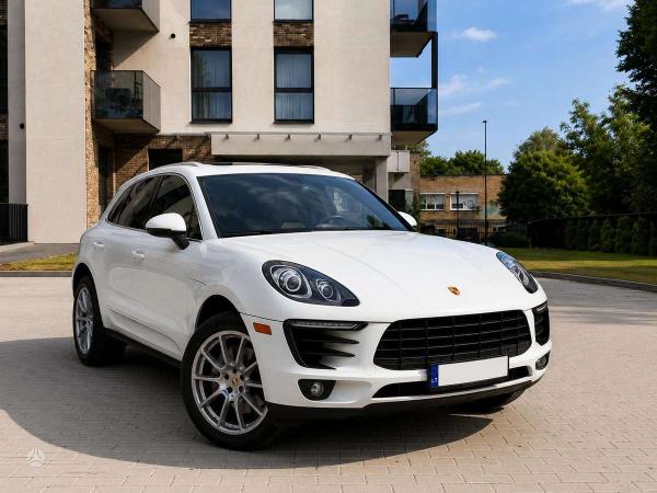 White Porsche Macan 2015 in Vilnius, with an engine capacity of 2.97 L and mileage of 204 thousand km for 21990 €, photo 1 on AUTOMOTO.COM.LV