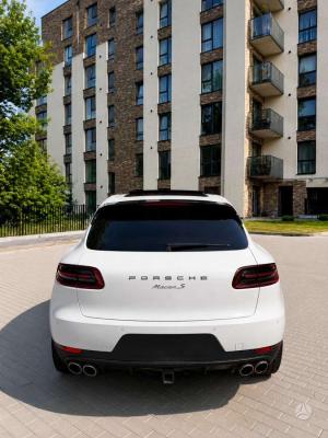 White Porsche Macan 2015 in Vilnius, with an engine capacity of 2.97 L and mileage of 204 thousand km for 21990 €, photo 6 on AUTOMOTO.COM.LV