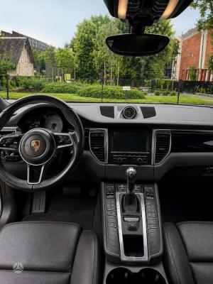 White Porsche Macan 2015 in Vilnius, with an engine capacity of 2.97 L and mileage of 204 thousand km for 21990 €, photo 14 on AUTOMOTO.COM.LV