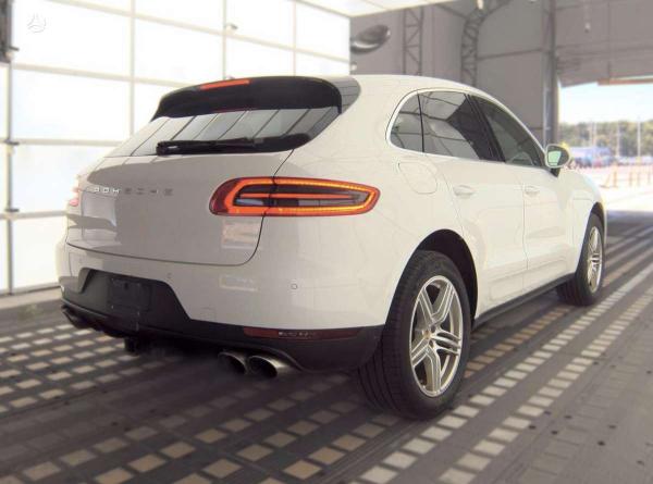 White Porsche Macan 2015 in Ukmerge, with an engine capacity of 3.00 L and mileage of 231 thousand km for 13100 €, photo 4 on AUTOMOTO.COM.LV