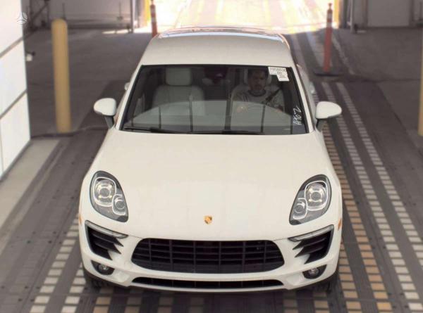 White Porsche Macan 2015 in Ukmerge, with an engine capacity of 3.00 L and mileage of 231 thousand km for 13100 €, photo 8 on AUTOMOTO.COM.LV