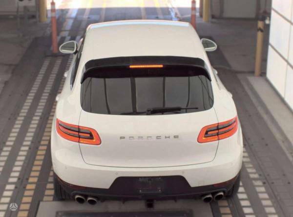 White Porsche Macan 2015 in Ukmerge, with an engine capacity of 3.00 L and mileage of 231 thousand km for 13100 €, photo 9 on AUTOMOTO.COM.LV