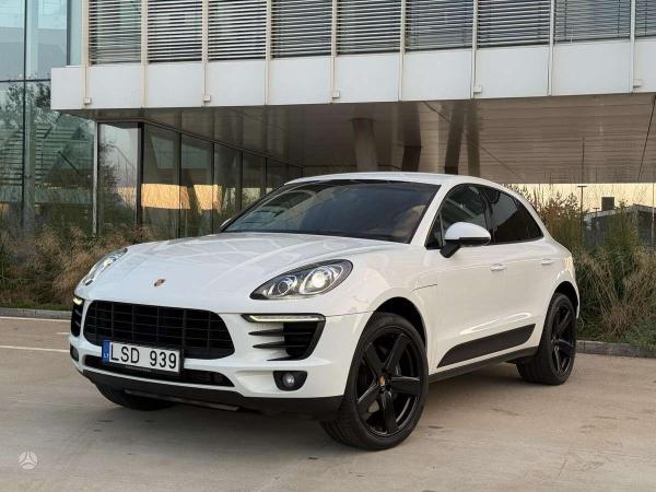 White Porsche Macan 2015 in Vilnius, with an engine capacity of 2.97 L and mileage of 281 thousand km for 24500 €, photo 1 on AUTOMOTO.COM.LV