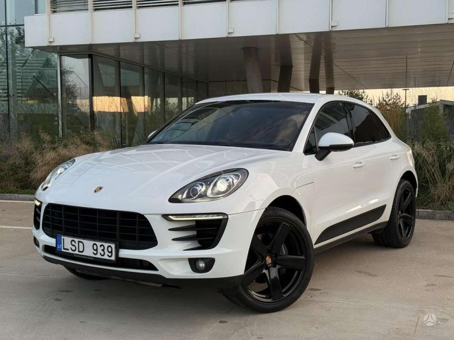 White Porsche Macan 2015 in Vilnius, with an engine capacity of 2.97 L and mileage of 281 thousand km for 24500 €, photo 3 on AUTOMOTO.COM.LV