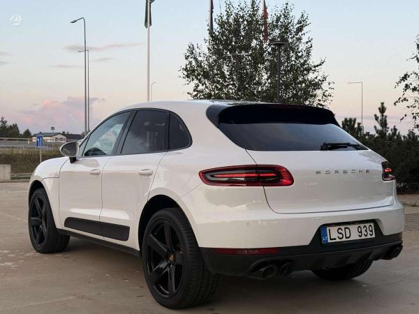 White Porsche Macan 2015 in Vilnius, with an engine capacity of 2.97 L and mileage of 281 thousand km for 24500 €, photo 4 on AUTOMOTO.COM.LV