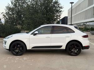 White Porsche Macan 2015 in Vilnius, with an engine capacity of 2.97 L and mileage of 281 thousand km for 24500 €, photo 5 on AUTOMOTO.COM.LV